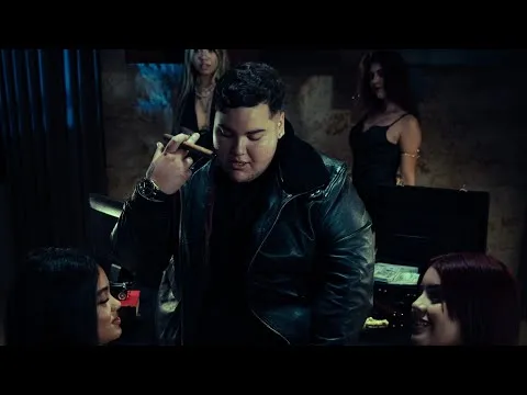 CHICA ATRACTIVA Lyrics (Spanish) • FloyyMenor & Lewis Somes