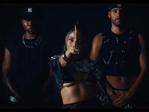 BADDIE COMPLETA Lyrics — Lennis Rodriguez