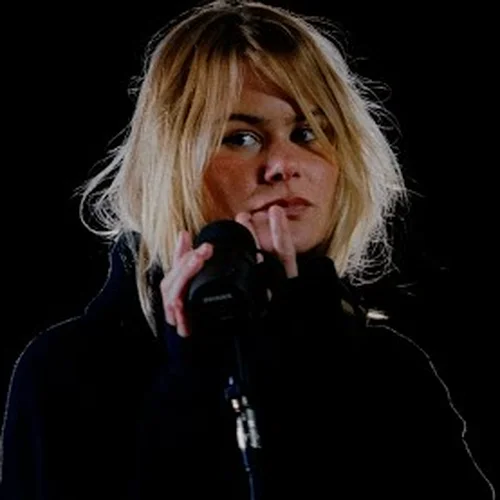 Knuser Hjerter Lyrics • Annika (2024)